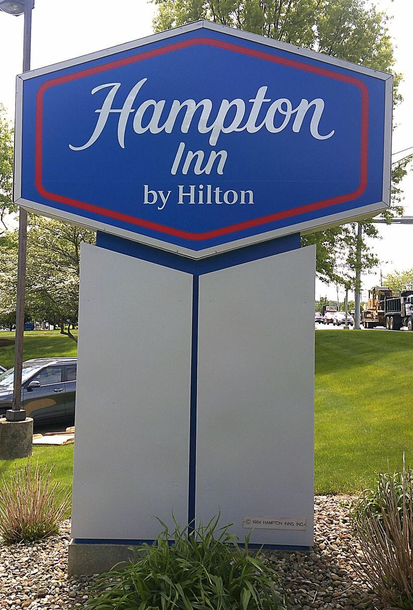 Hampton Inn - Adams Signs & Graphics